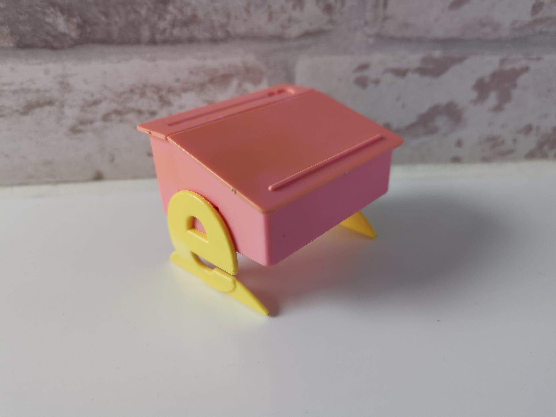 Desk (Schoolhouse Playset) – Gaspode's Ponies